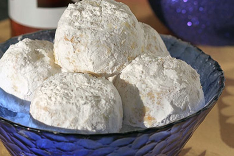 Kourambiedes, Greek Christmas Shortbread Cookies. | Mediterranean Diet ...