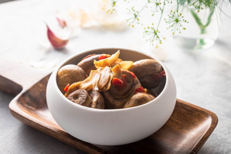 Spicy Mushrooms with Chili Peppers & Garlic - Quick Recipe