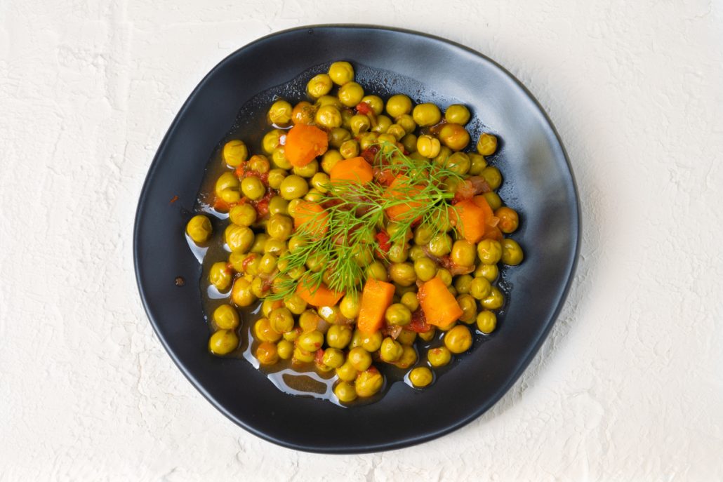 Greek Spring Peas and Potatoes Stew (Arakas Laderοs)